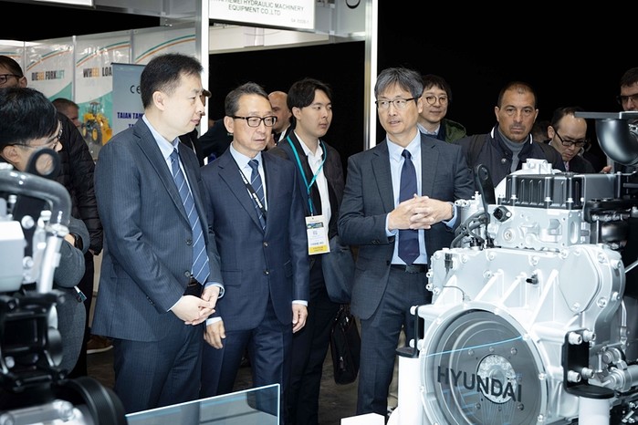 ′HYUNDAI′ 엔진, 유럽 시장에 차세대 친환경 기술력 알려…′DX05·DX08′ 공개 행사